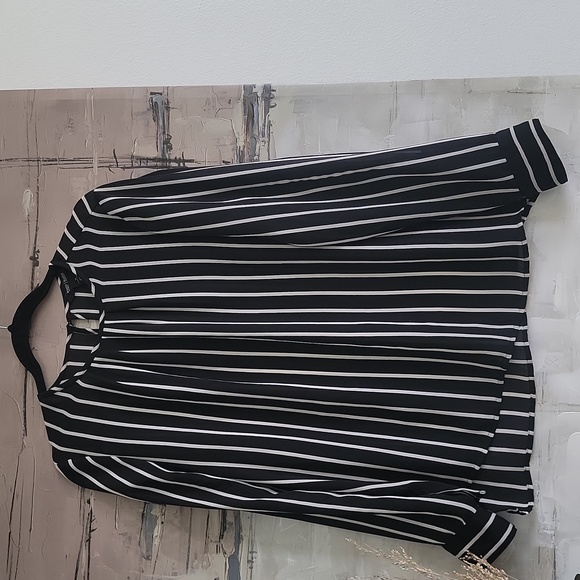 White House Black Market | Tops | White House Black Market Black And ...